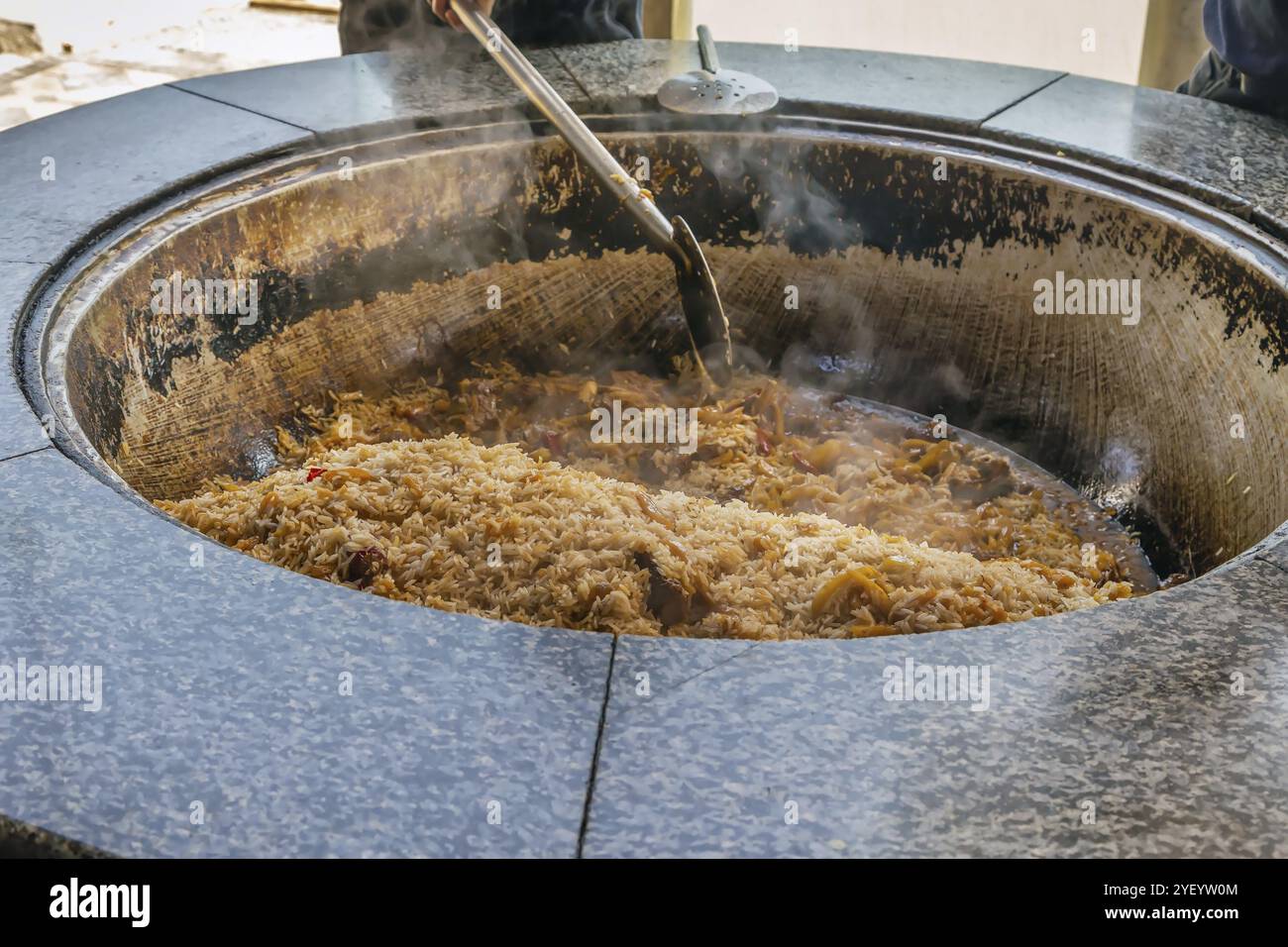 Huge cauldron for pilaf in the center of the pilaf, Tashkent ...