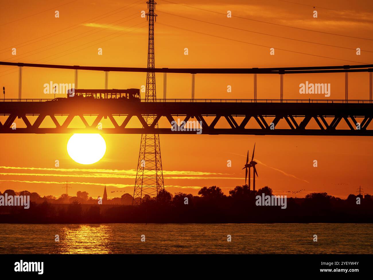Traffic on the Rhine bridge Emmerich, federal road B220, evening light ...