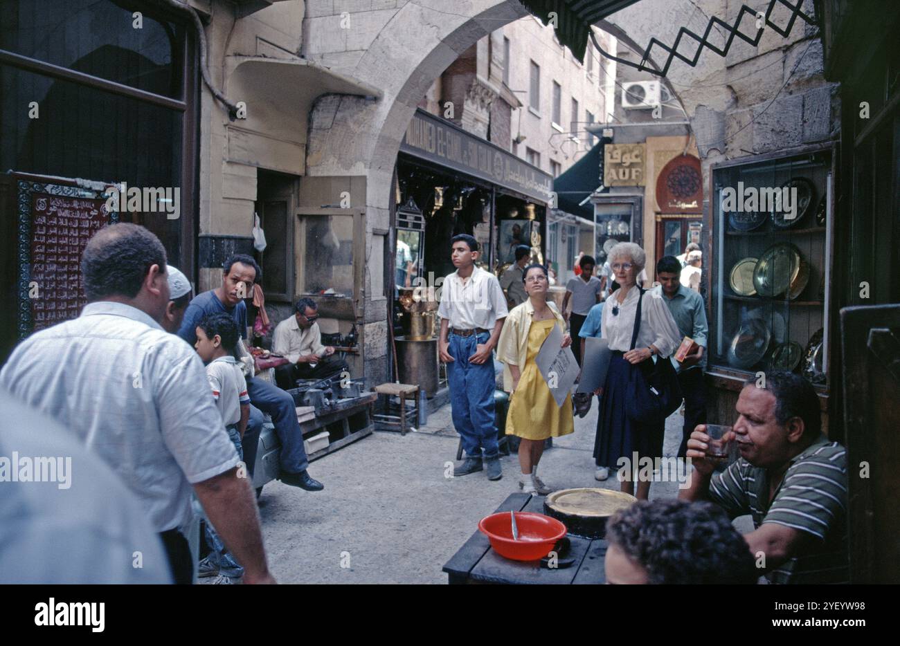 People, Chan el-Chalili bazaar, souq, Cairo, Egypt, September 1989, vintage, retro, old ...