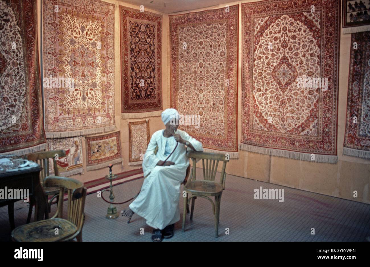 African shopkeeper hi-res stock photography and images - Alamy