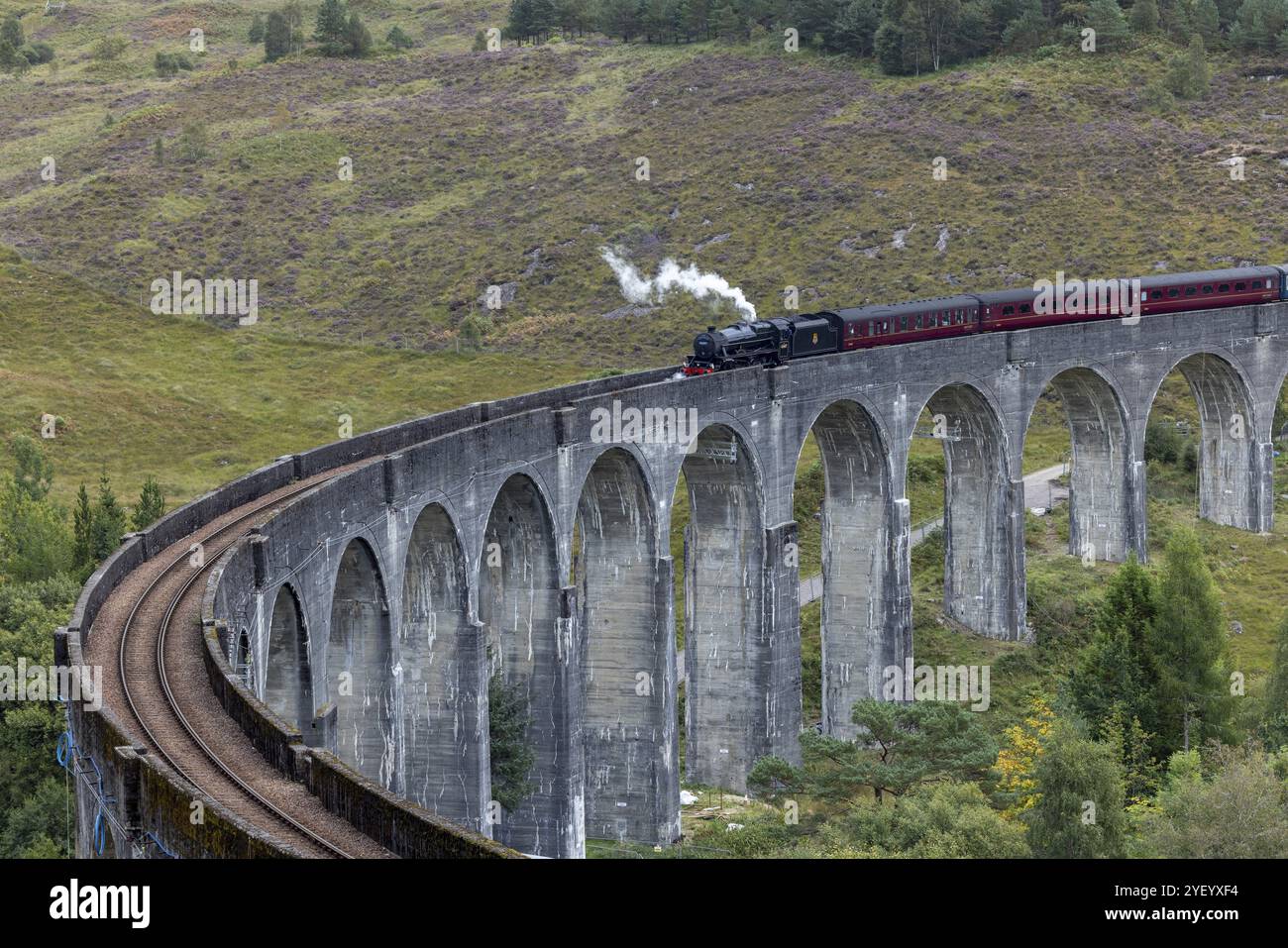 The Jacobite Steam Train, steam railway on the Glenfinnan railway ...