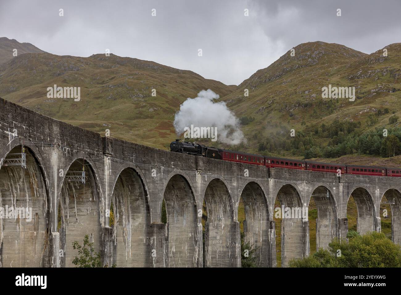 The Jacobite Steam Train, steam railway on the Glenfinnan railway ...