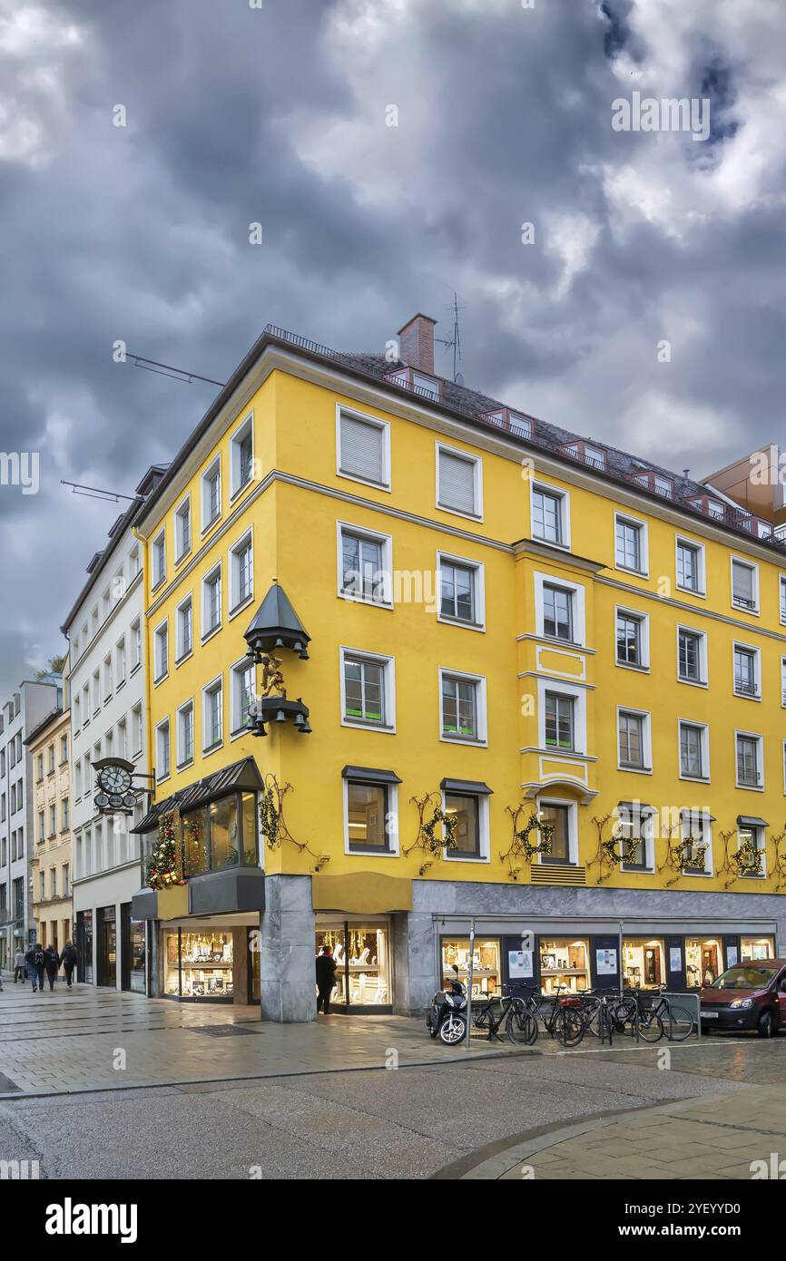 View downtown street in munich hi-res stock photography and images - Alamy