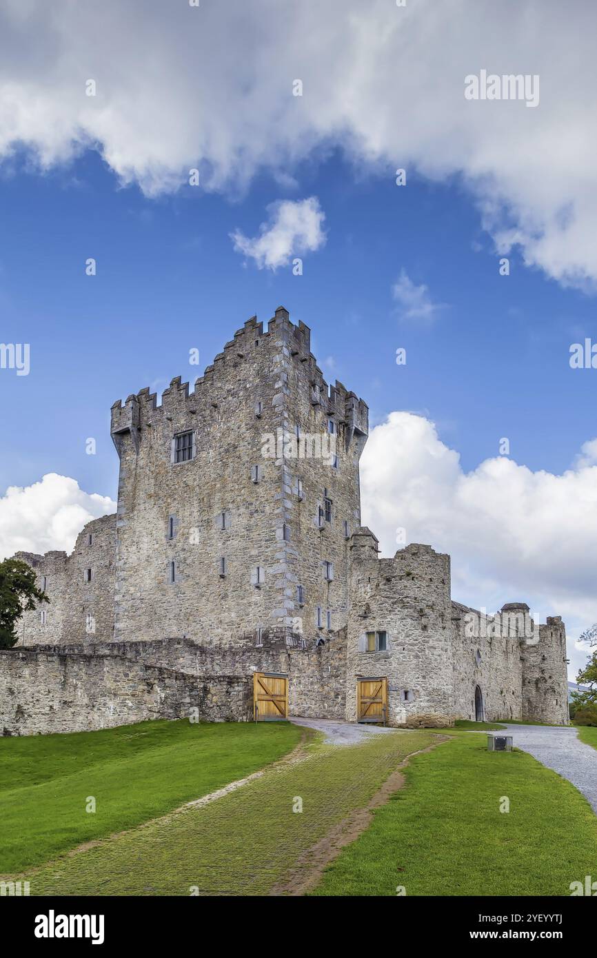 Medieval buildings ireland hi-res stock photography and images - Alamy