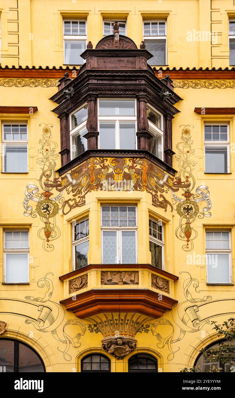 Bow window hi-res stock photography and images - Alamy