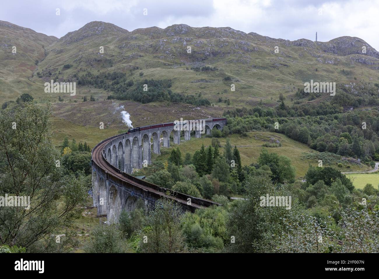 The Jacobite Steam Train, steam railway on the Glenfinnan railway ...