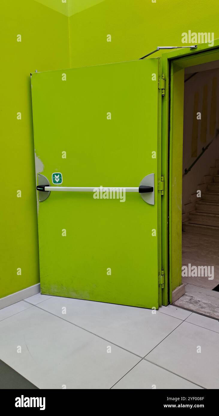 Panic door hi-res stock photography and images - Alamy