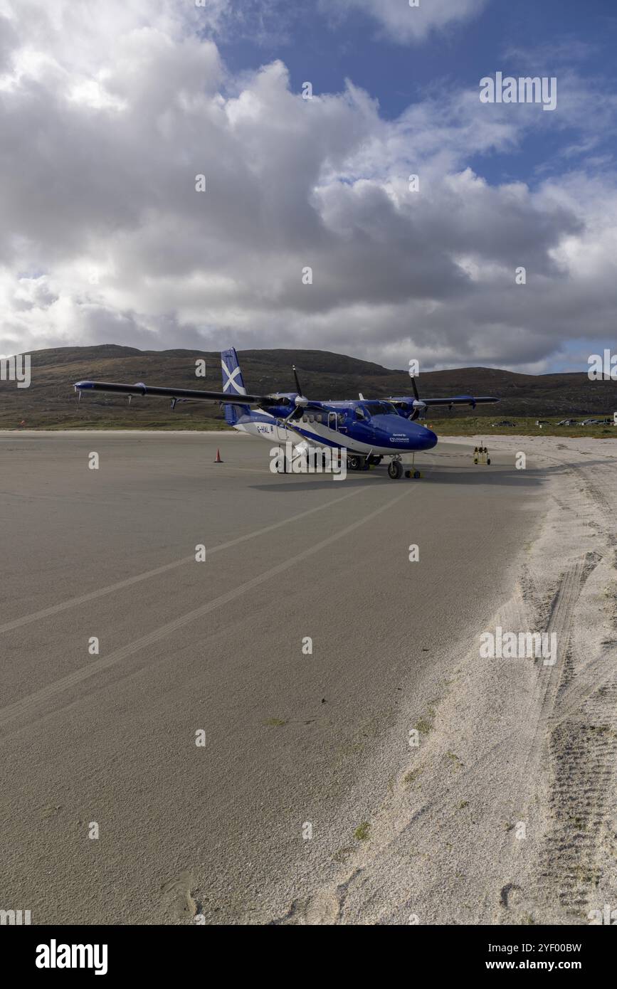 Loganair DHC6 Twin Otter on the sandy beach, Barra airfield, Outer ...