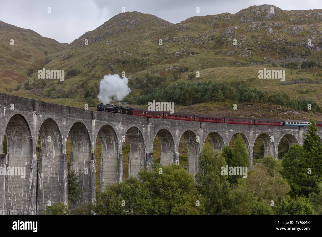 The Jacobite Steam Train, steam railway on the Glenfinnan railway ...