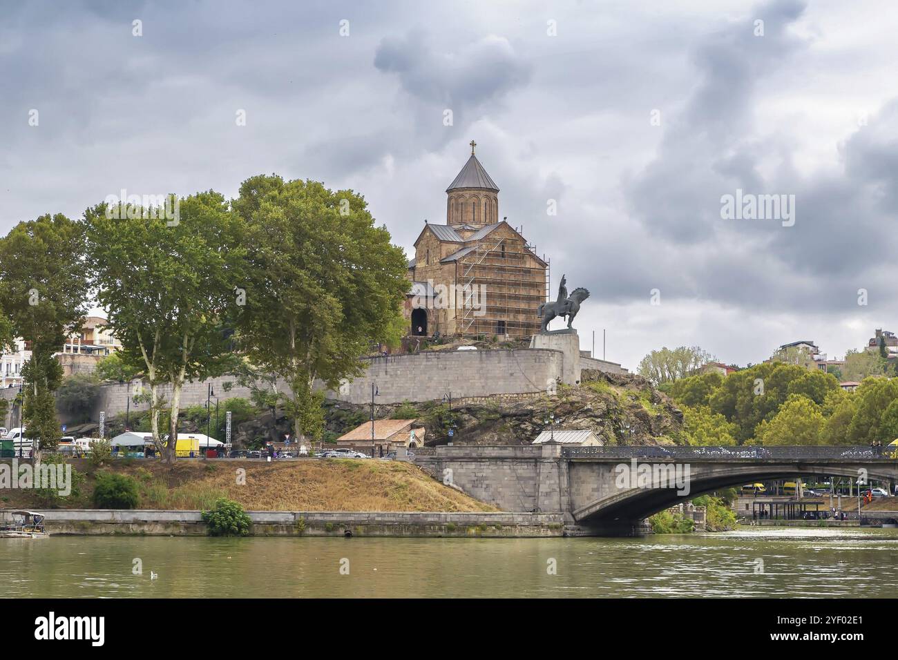 Virgin Mary Metekhi church on the cliff plateau above the Kura River ...