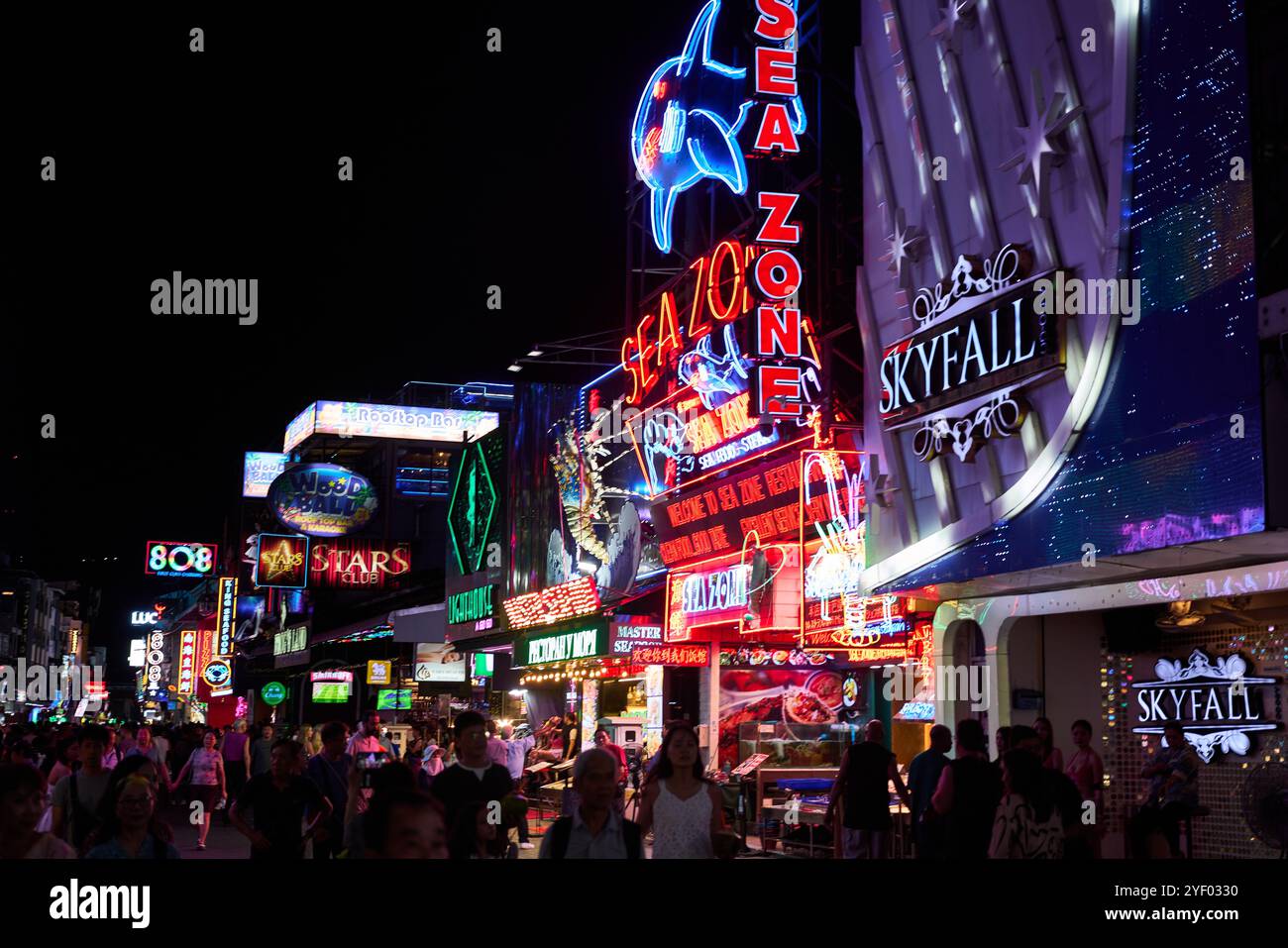 Pattaya nightlife hi-res stock photography and images - Alamy