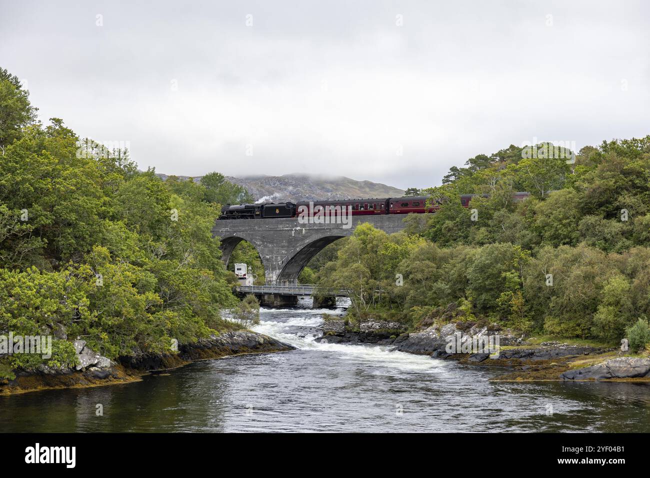 The Jacobite Steam Train, steam railway from Harry Potter runs over ...