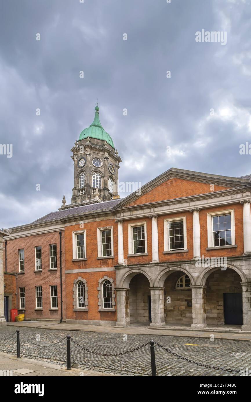 Dublin city hall in center hi-res stock photography and images - Alamy