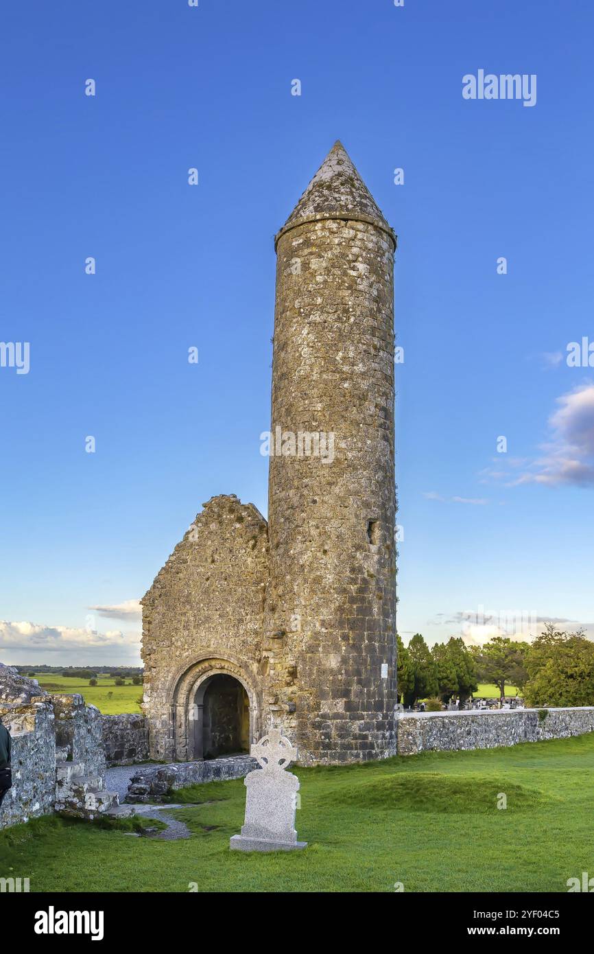 Monastery complex clonmacnoise hi-res stock photography and images - Alamy