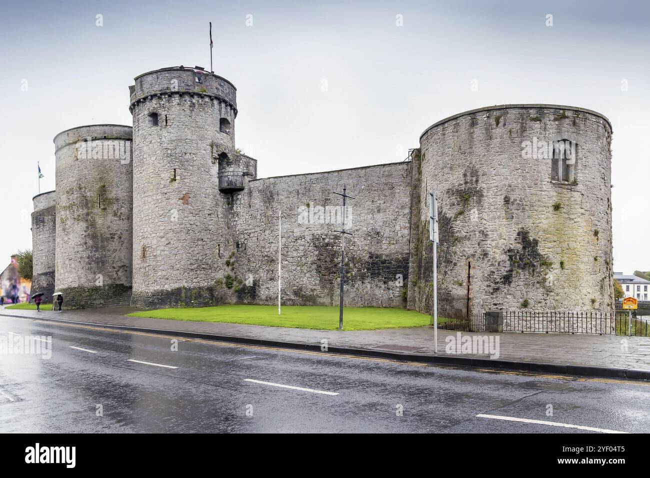 Limerick castles hi-res stock photography and images - Alamy