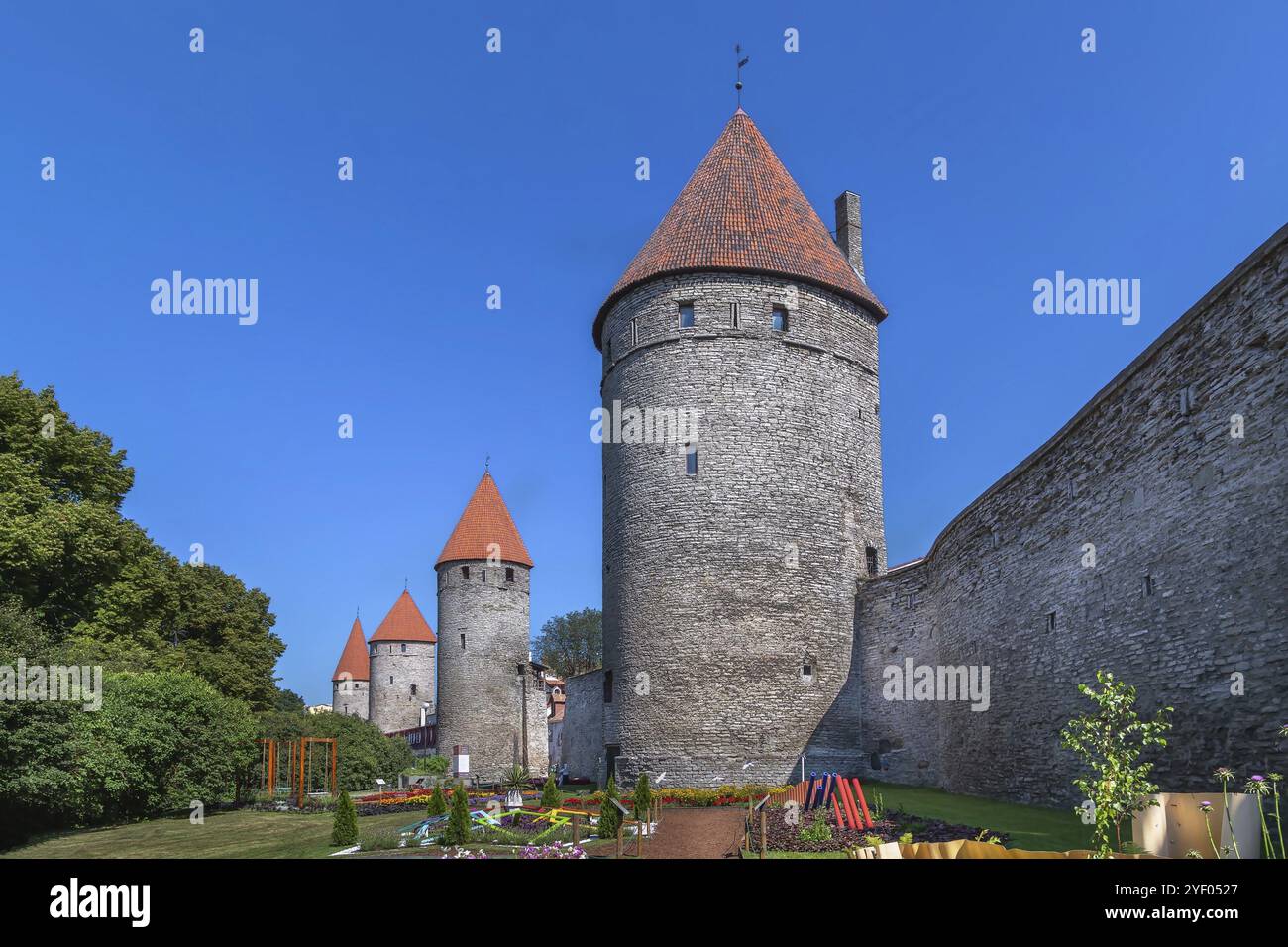 Medieval city wall with towers in Tallinn, Estonia, Europe Stock Photo ...