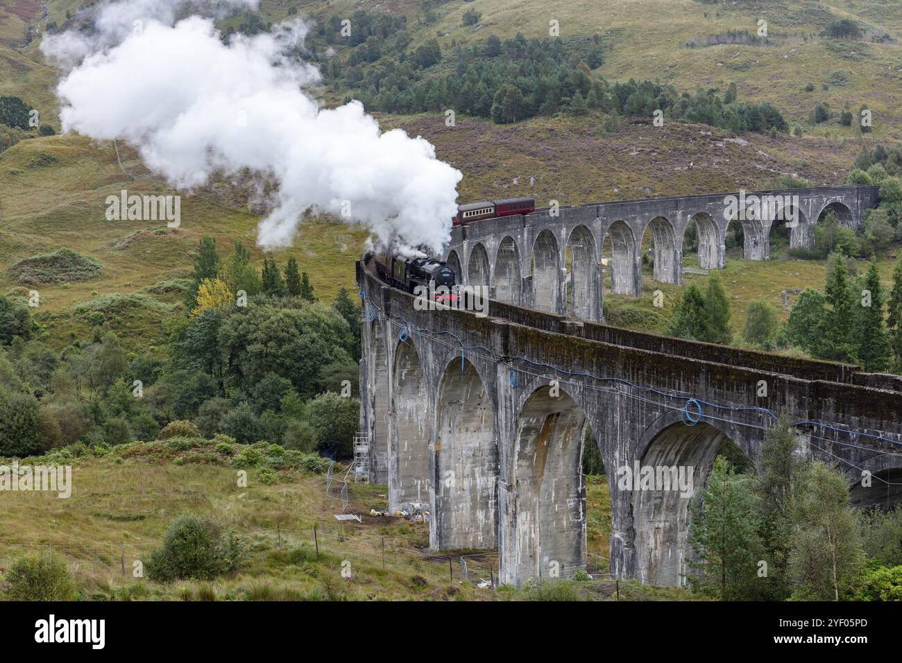 The Jacobite Steam Train, steam railway on the Glenfinnan railway ...