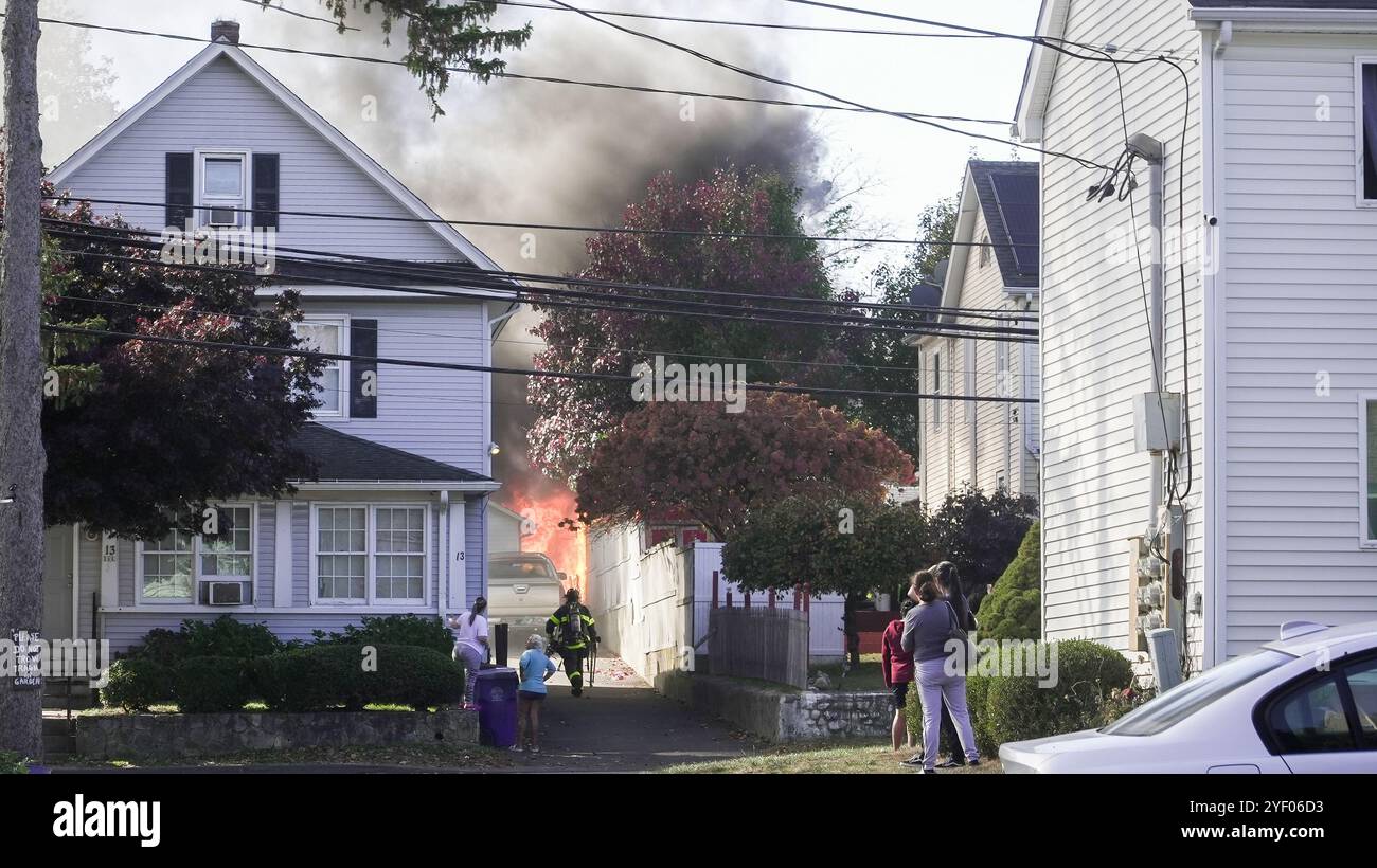 People watching a fire on a street hi-res stock photography and images ...