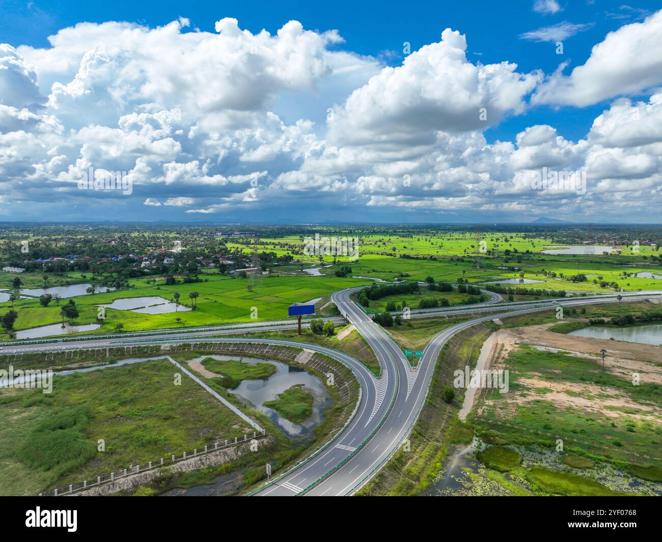 (241102) -- PHNOM PENH, Nov. 2, 2024 (Xinhua) -- An aerial drone photo ...