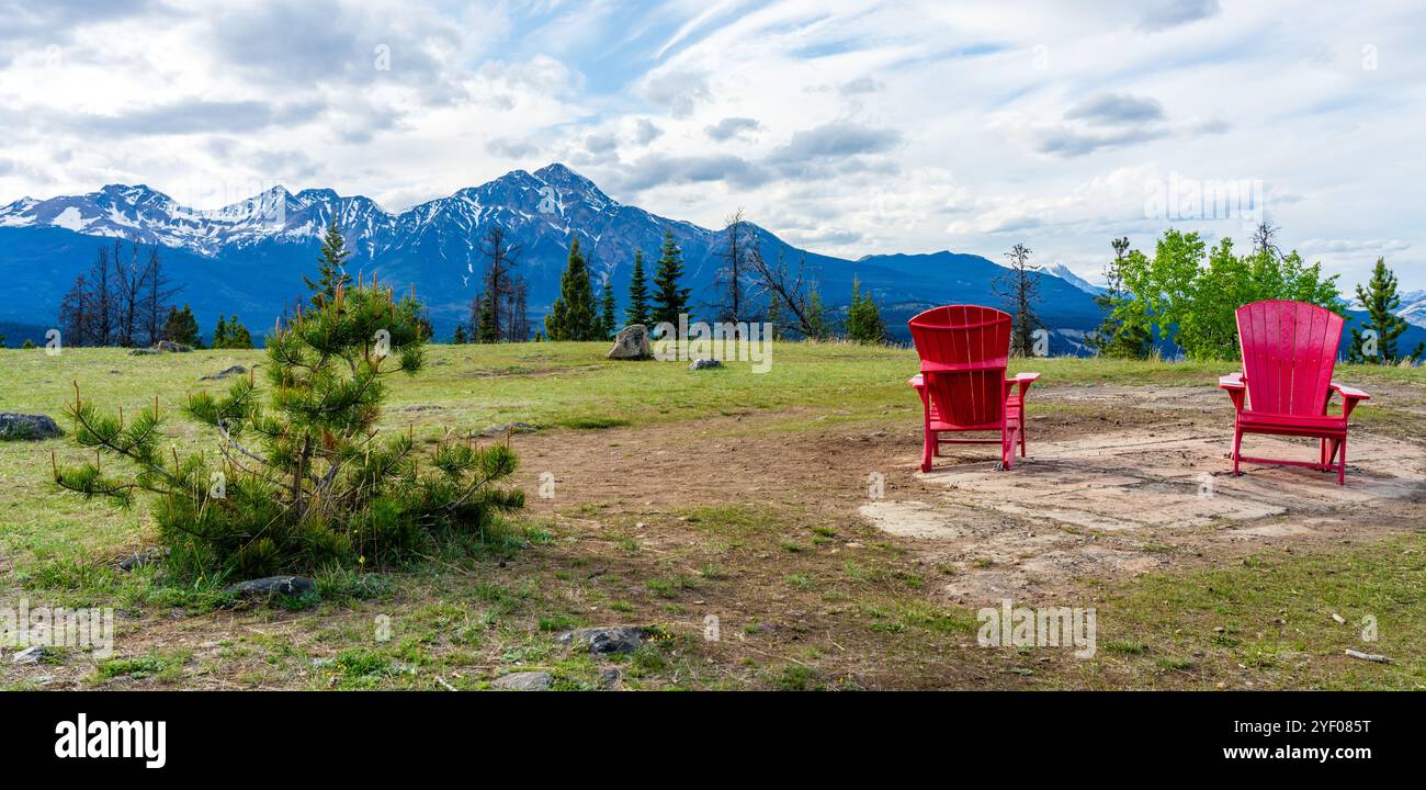 Pyramid snow capped mountains hi-res stock photography and images - Alamy