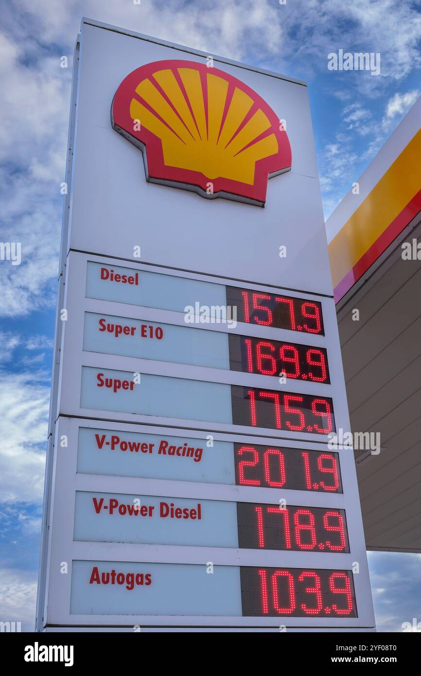 Digital price board at a Shell petrol station Stock Photo - Alamy