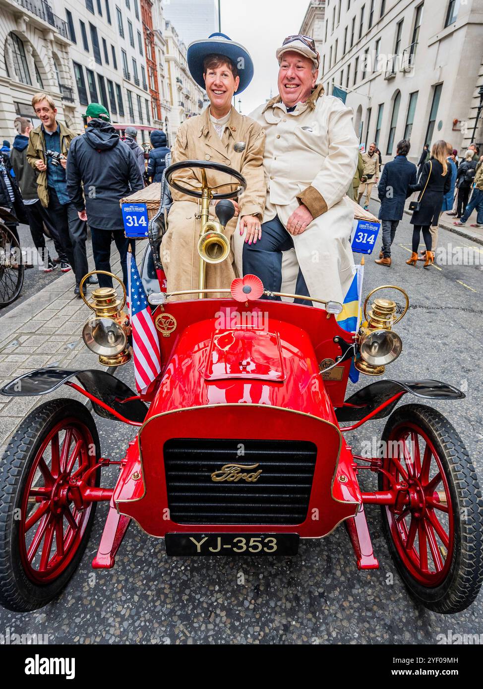 London, UK. 2 Nov 2024. An American couple borrow a 1904 Ford for the ...