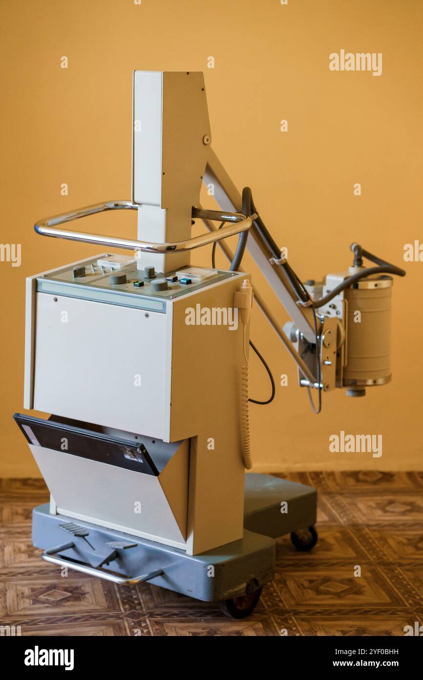 Vintage Portable X-ray Machine in a Retro Setting Stock Photo - Alamy