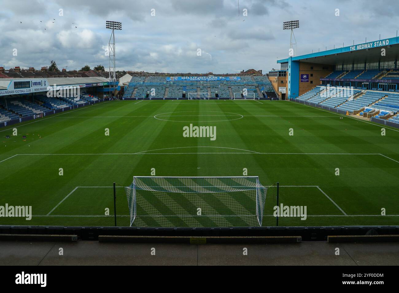 Priestfield stadium general view hi-res stock photography and images ...