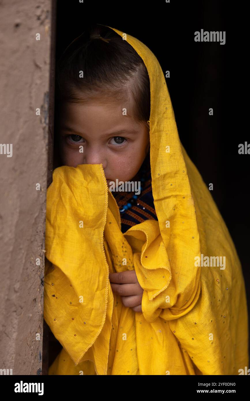 Afghan girl hi-res stock photography and images - Alamy