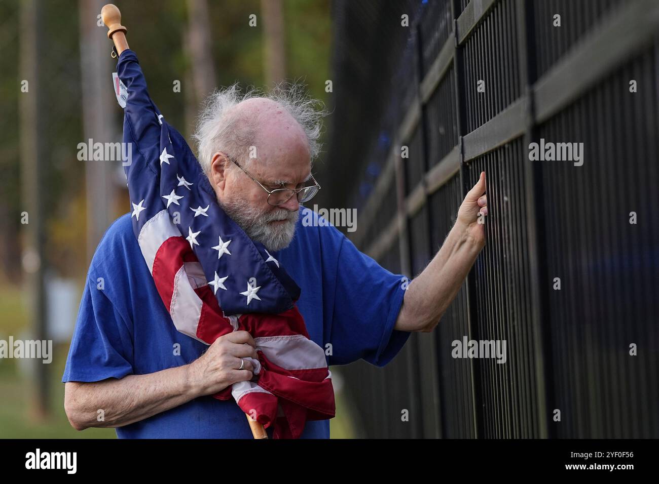 A protestor looks on prior to the scheduled execution of Richard Moore ...