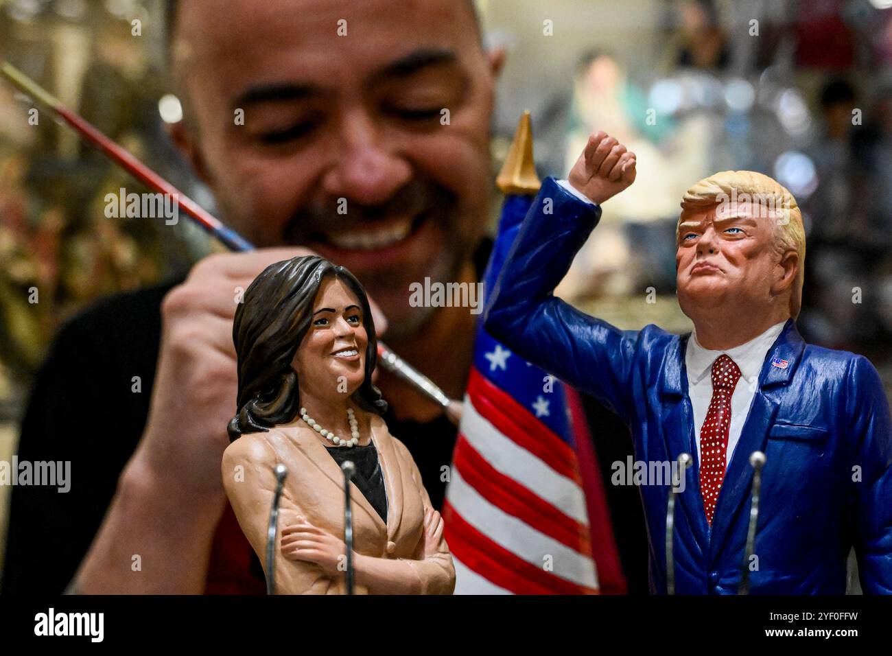 Kamala Harris and Donald Trump in Naples where, just a few hours before ...