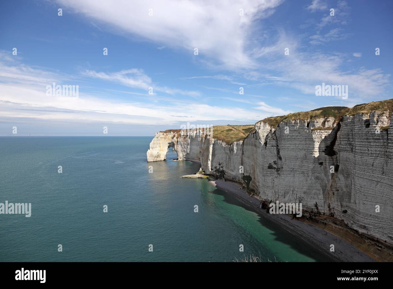 Natural rock arch, La Manneporte, on the coast at Etretat, Normandy ...
