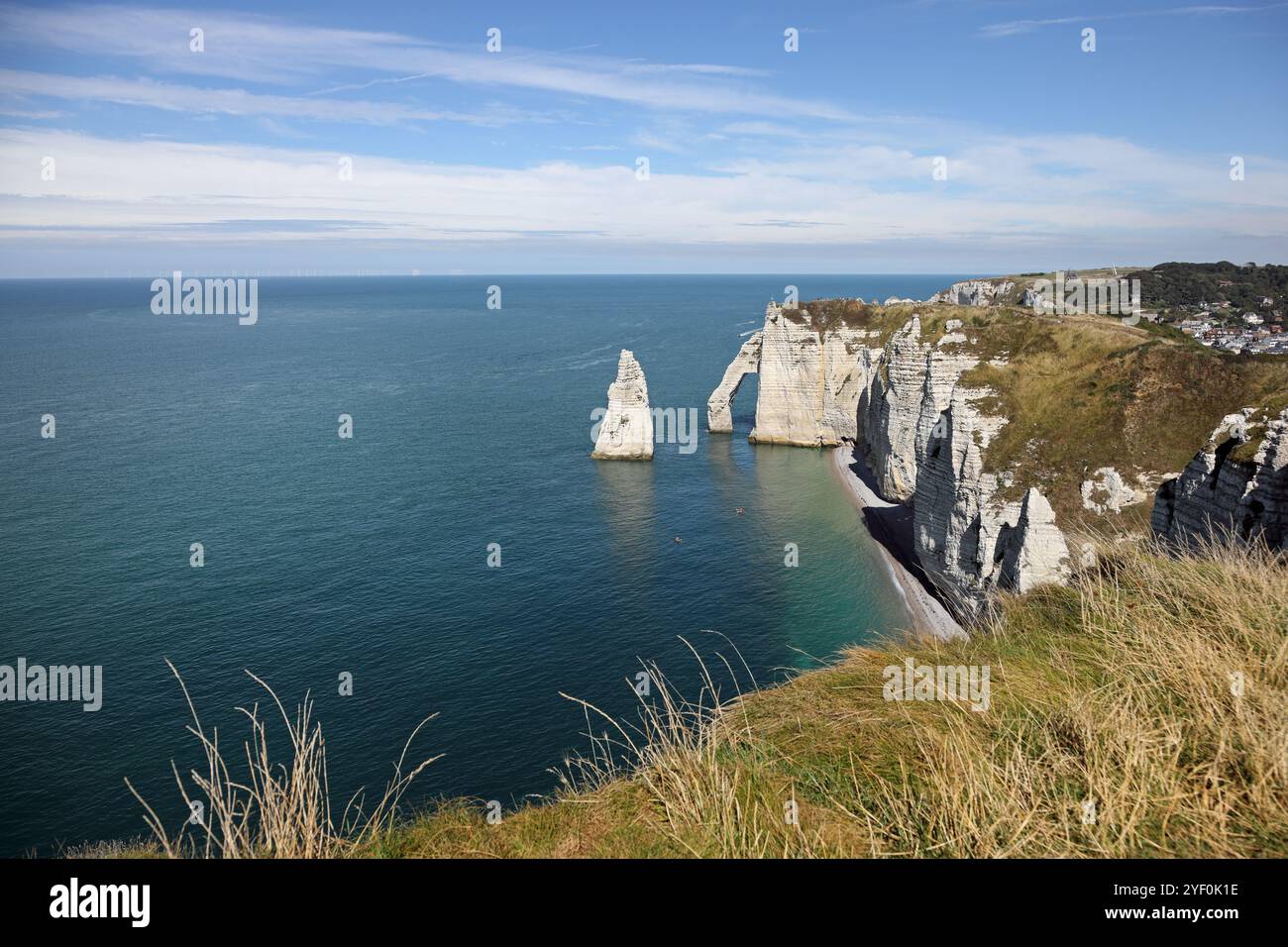 The Porte d'Aval Arch and L'Aiguille (the Needle), Étretat, Normandy ...