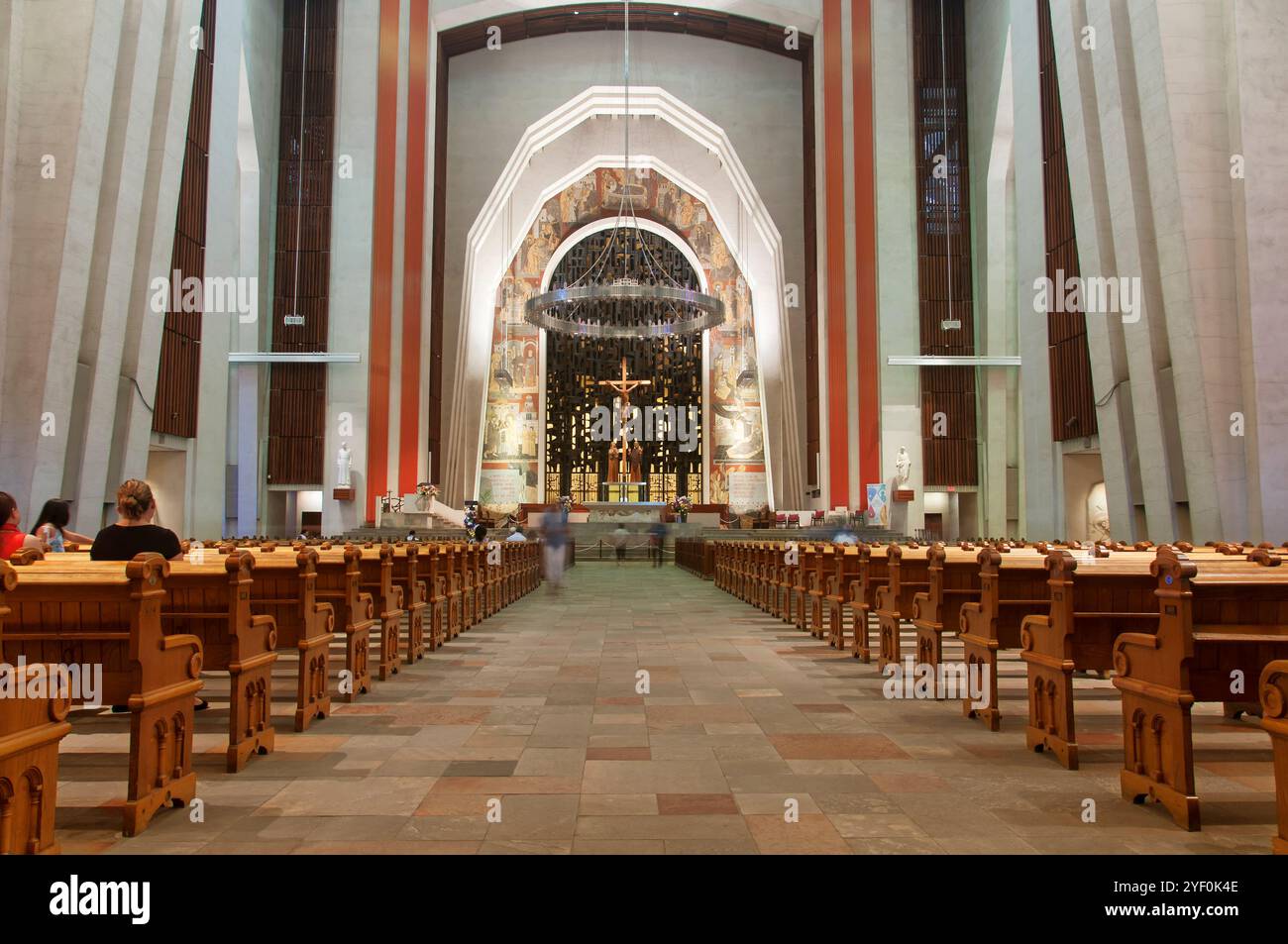 The historic interior of Saint Joseph's Oratory of Mount Royal in ...