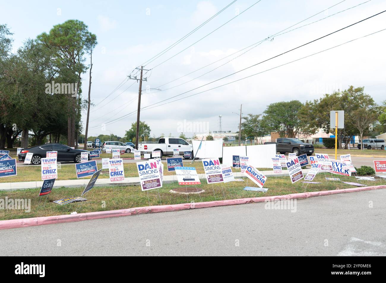 Pasadena, USA. 01st Nov, 2024. Campaign signs outside of the Baker ...