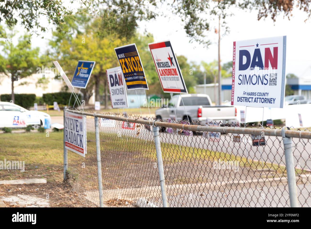 Pasadena, USA. 01st Nov, 2024. Campaign signs outside of the Baker ...