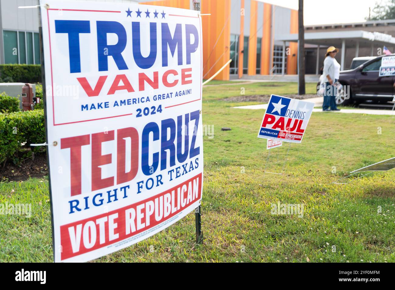 Pasadena, USA. 01st Nov, 2024. Campaign signs outside of the Baker ...