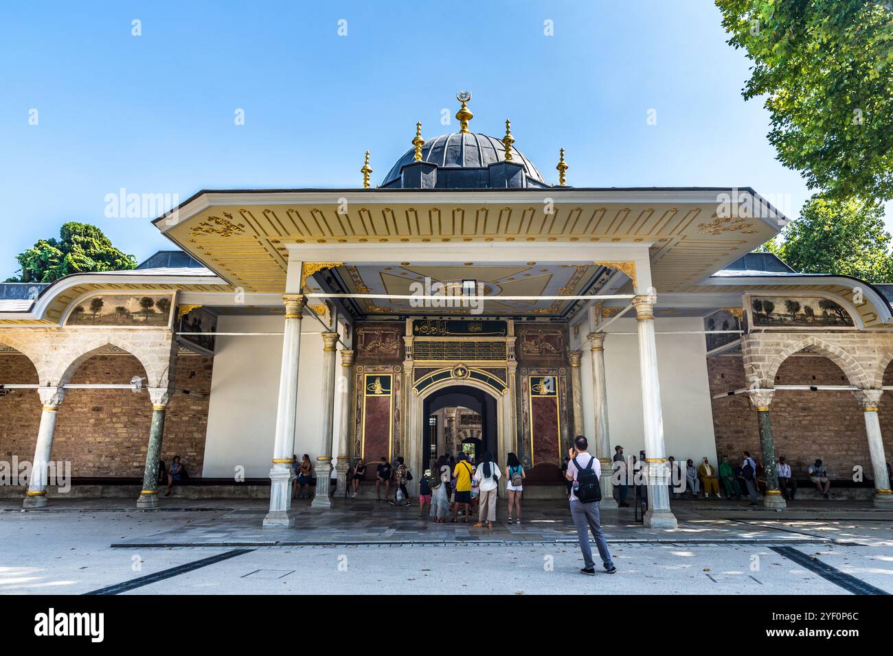 Topkapi Palace's Gate of Felicity in Istanbul, Turkey Stock Photo - Alamy