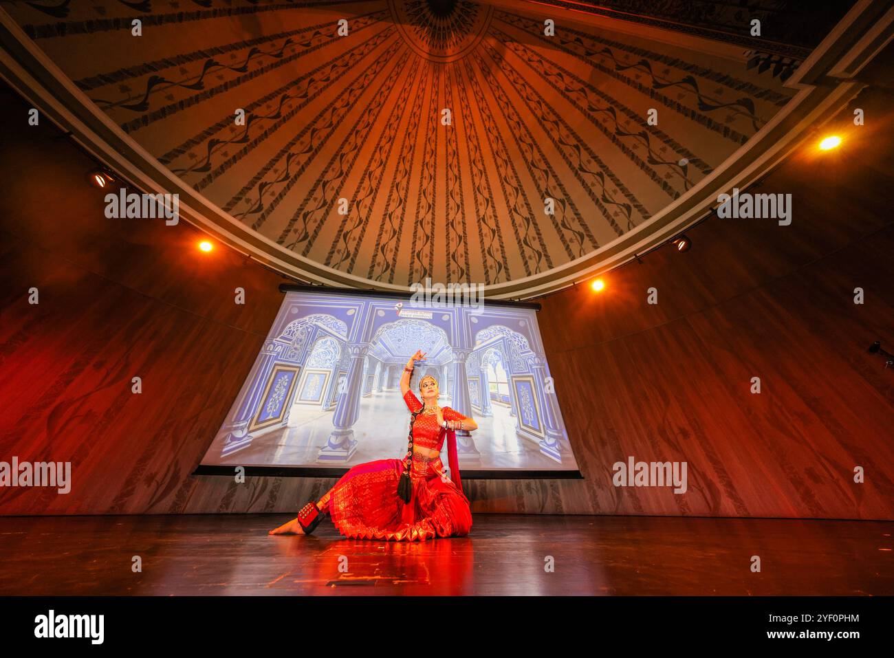 Indian danc ers hi-res stock photography and images - Alamy