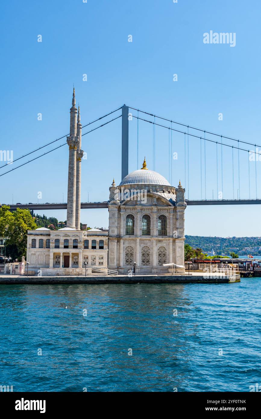Mosque medallions hi-res stock photography and images - Alamy
