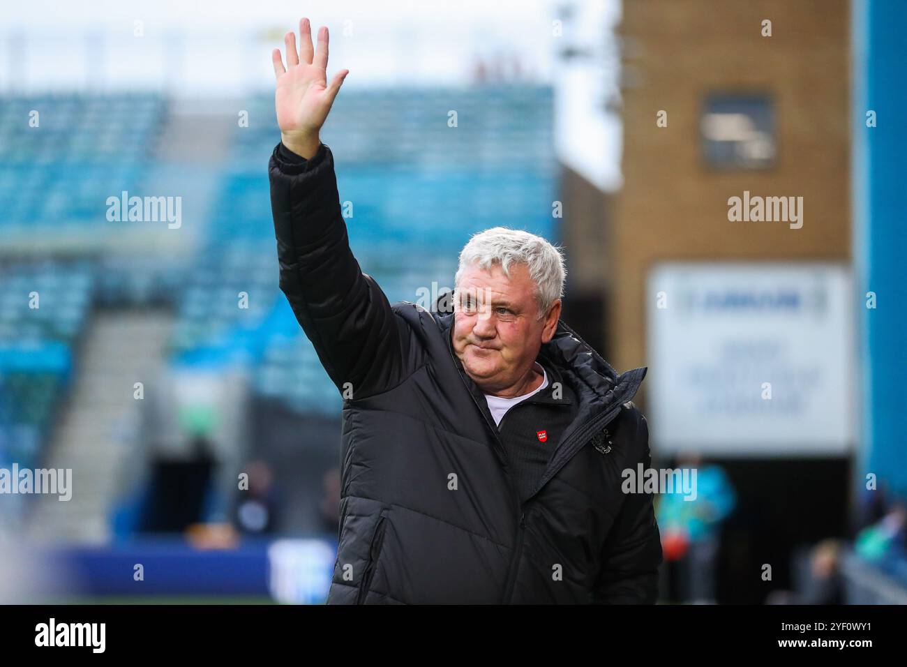 Steve Bruce of Blackpool acknowledges the fans prior to the Emirates FA ...