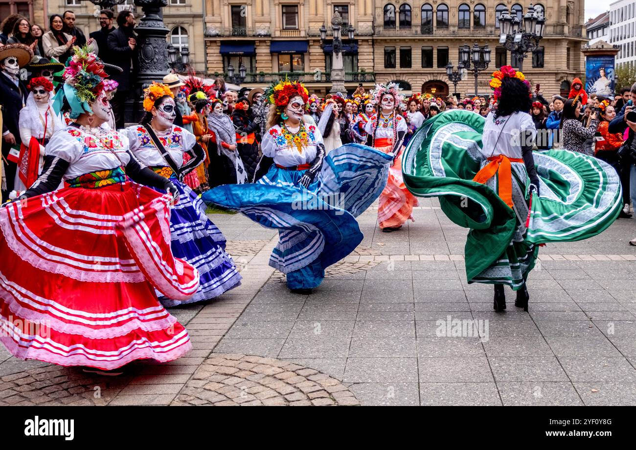 People take part in the traditional Catrina parade marking the Day of ...