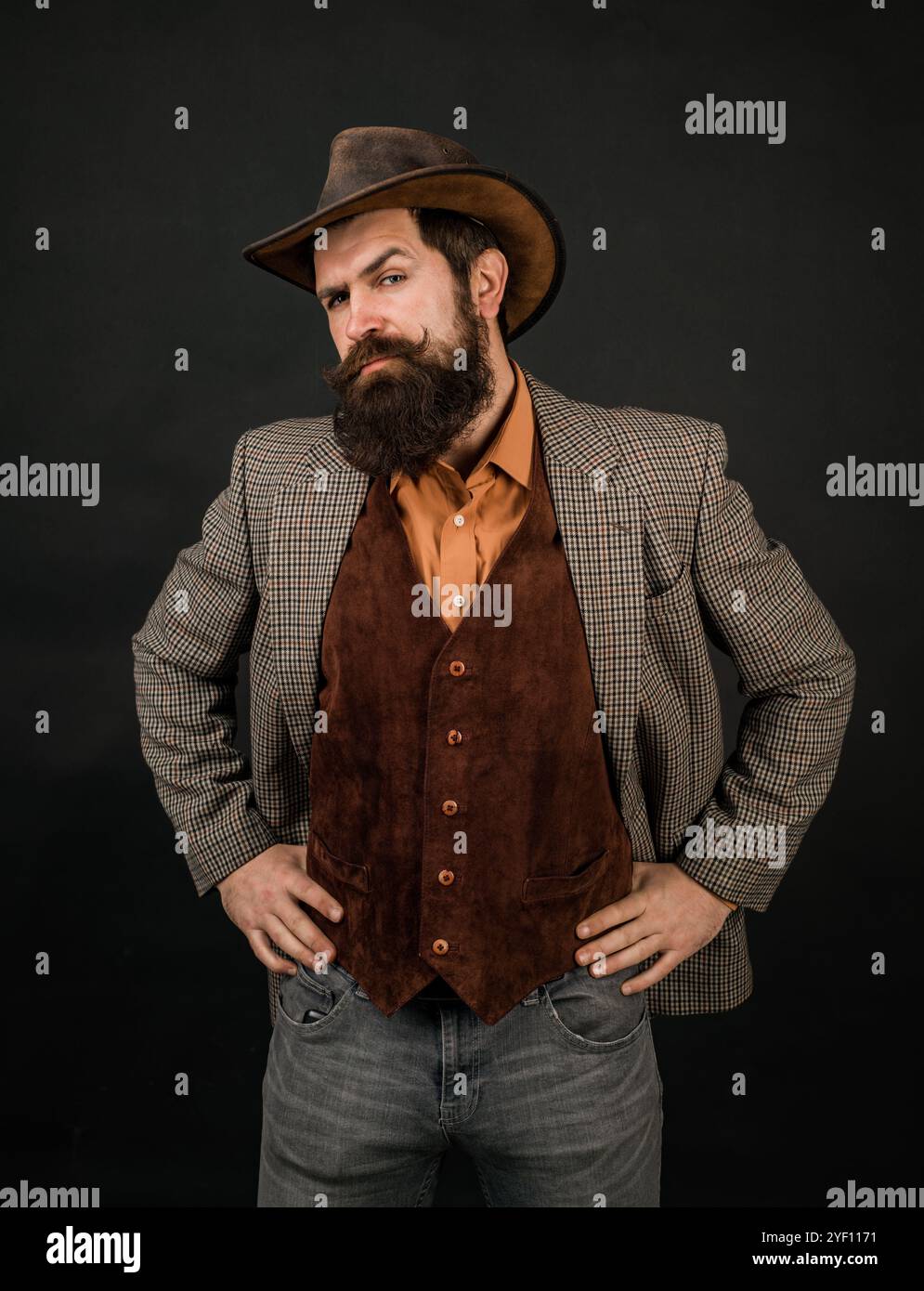 Rancher farmer wearing cowboy hat hi-res stock photography and images ...