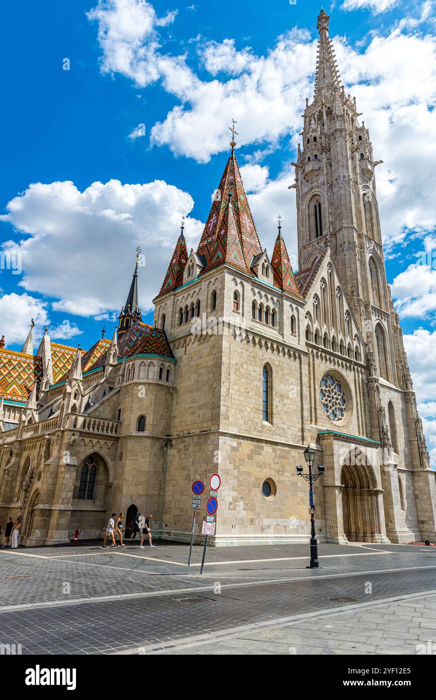 The Church of Our Lady of Buda Castle (Matthias Church) - Beautiful Neo ...