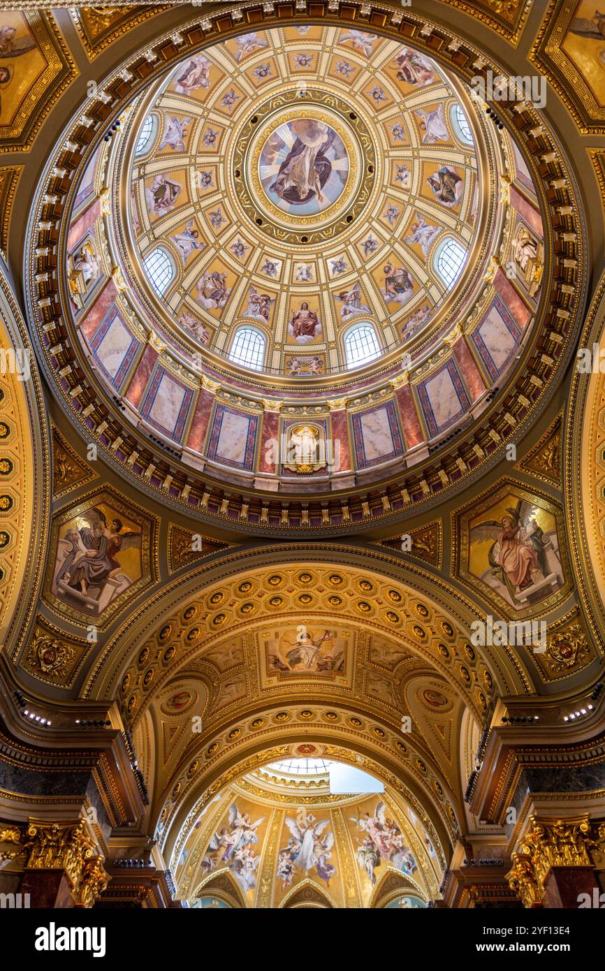 Saint Stephen's (Istvan's) Basilica - Main Nave and Altar in Budapest ...