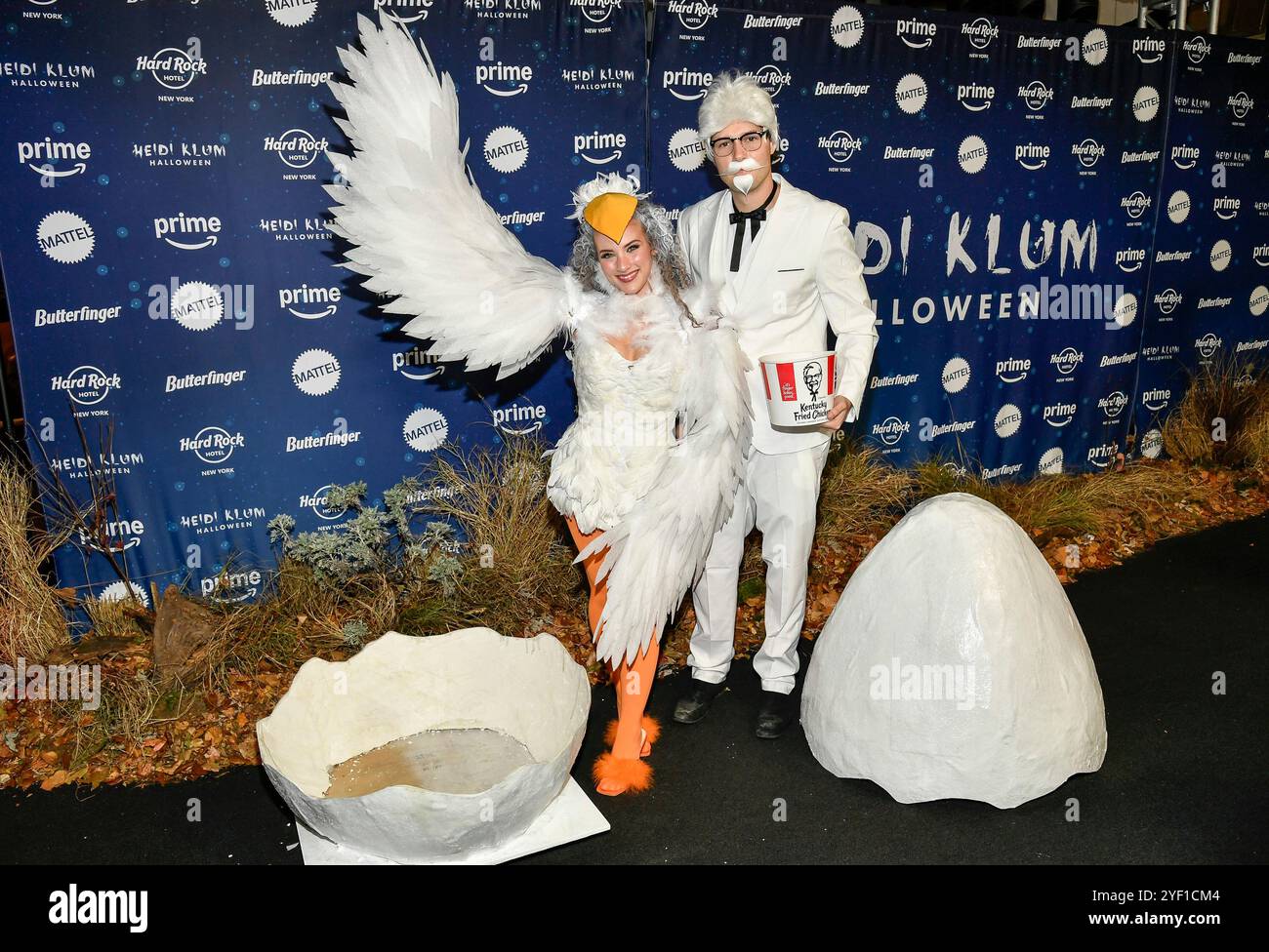 Sofie Dossi, left, and Zach Justice attend Heidi Klum's 23rd annual ...