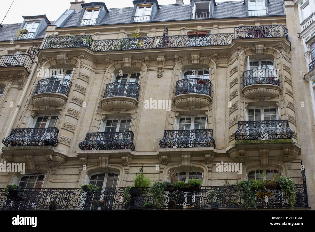 Haussmannian hi-res stock photography and images - Alamy