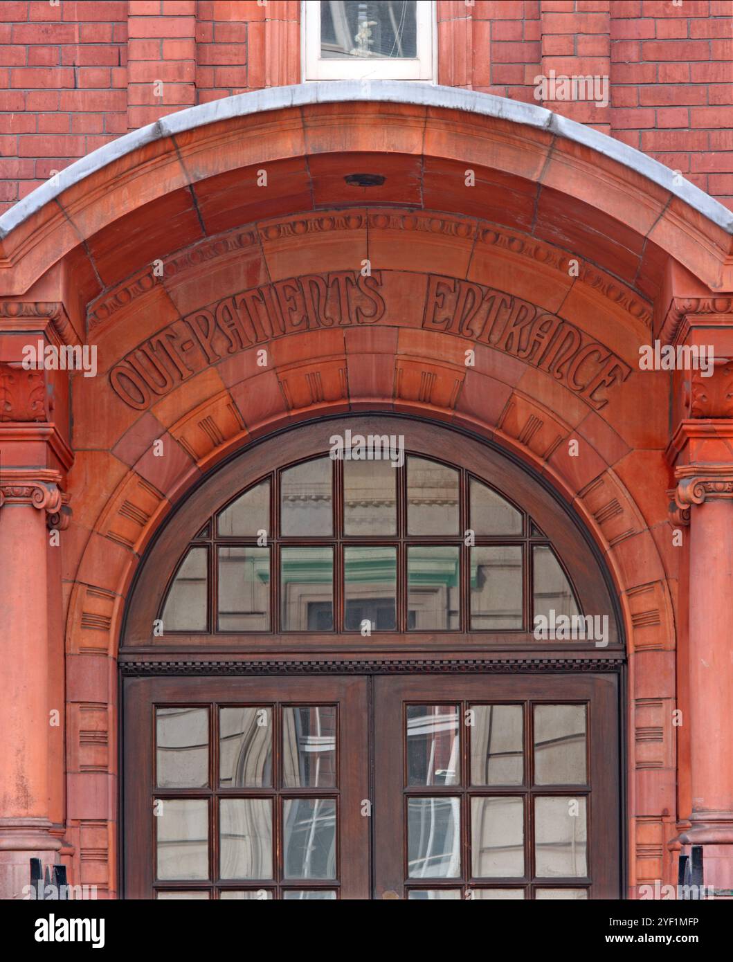 Patients entrance hi-res stock photography and images - Alamy