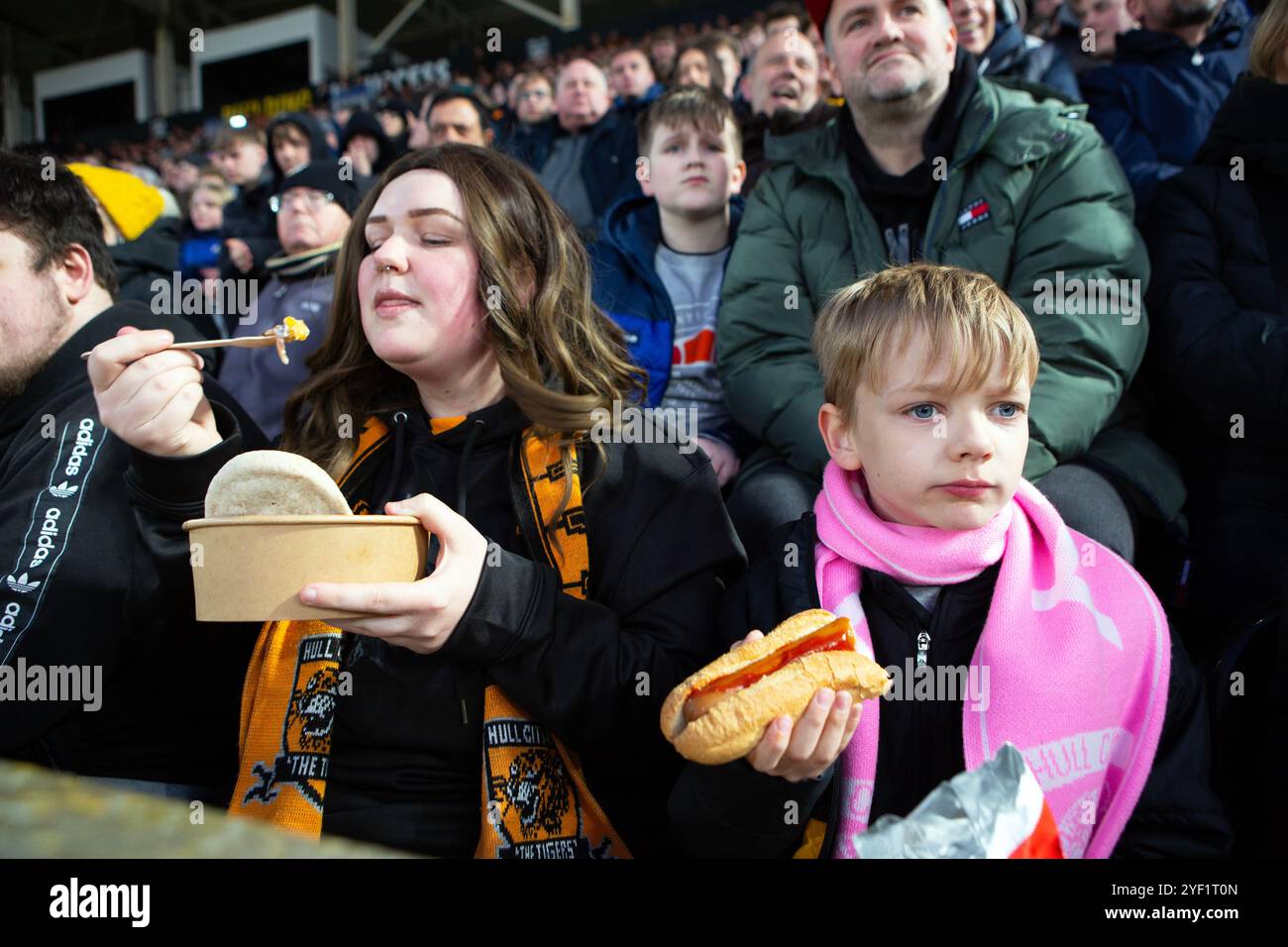 Hull city fans hi-res stock photography and images - Alamy