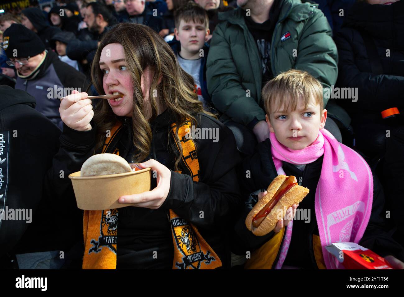 Hull city fans hi-res stock photography and images - Alamy